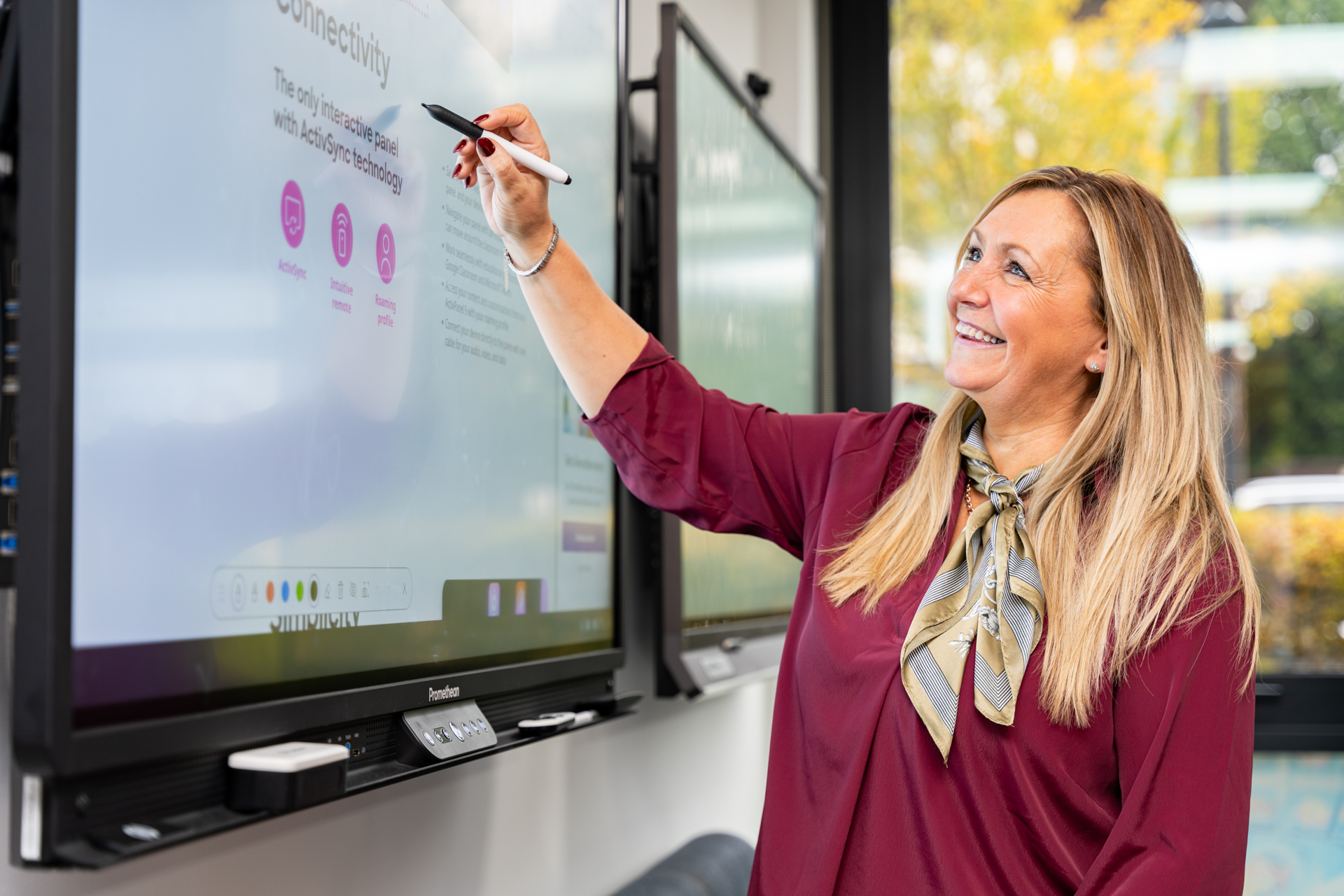 Touchscreens vs Interactive Whiteboards - What's the Difference?